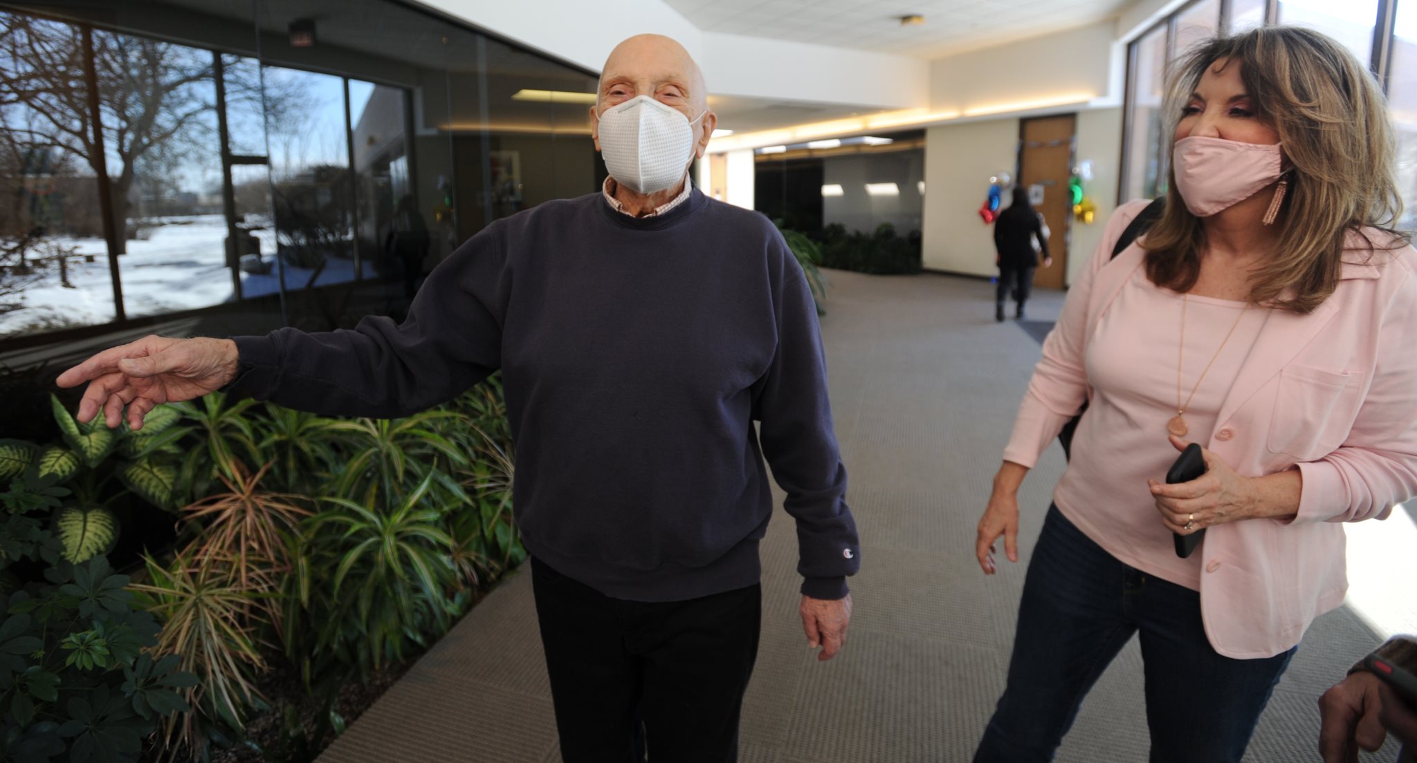 Office building’s oldest fixture turns 90 surrounded by love - Daily ...