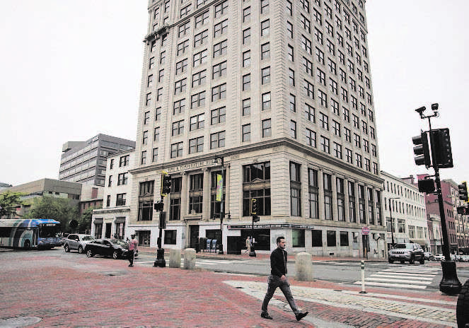 the time temperature building on congress street as seen from monument ...