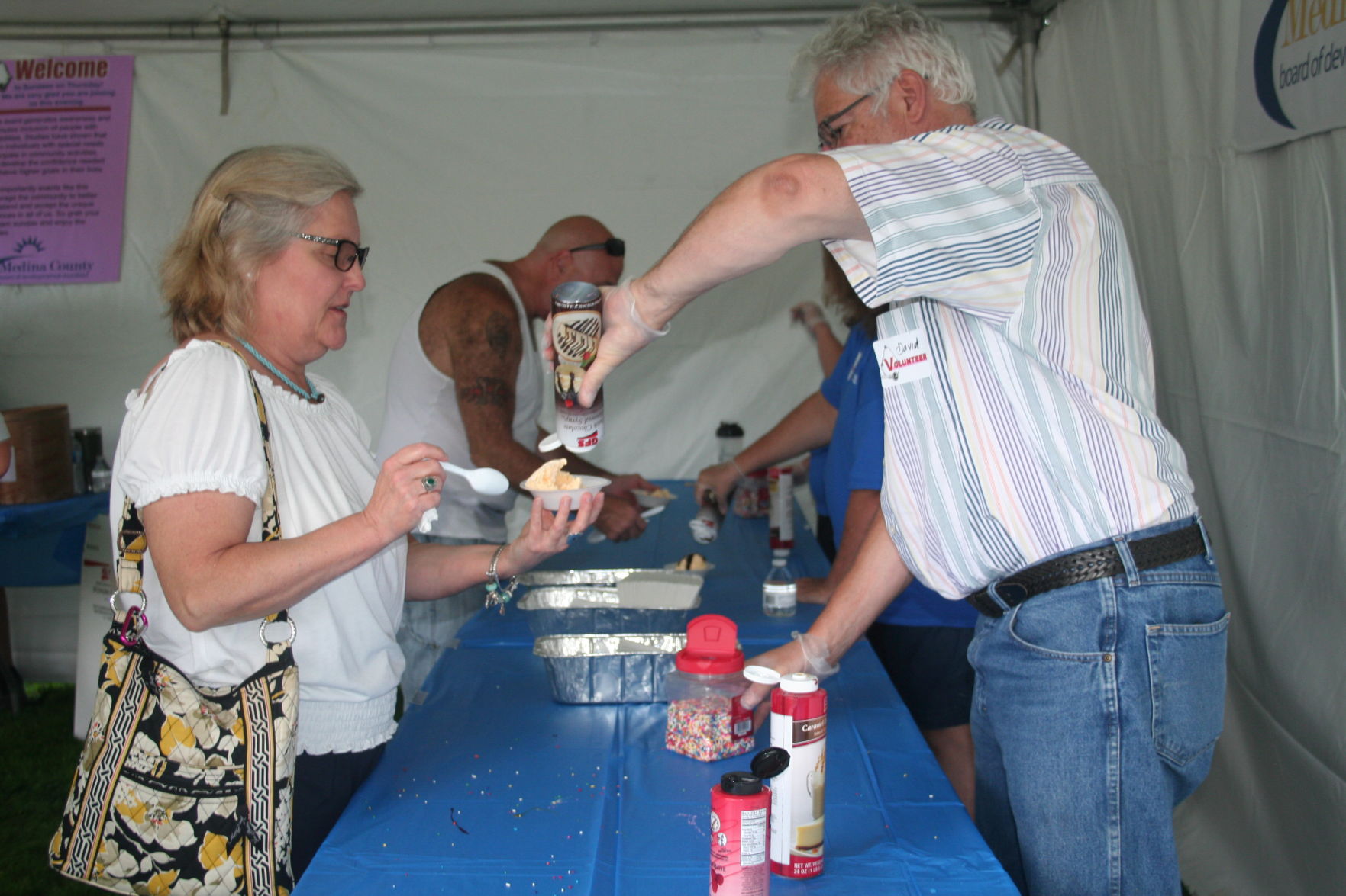 Light showers don't deter Sundaes on Thursday - Medina Post