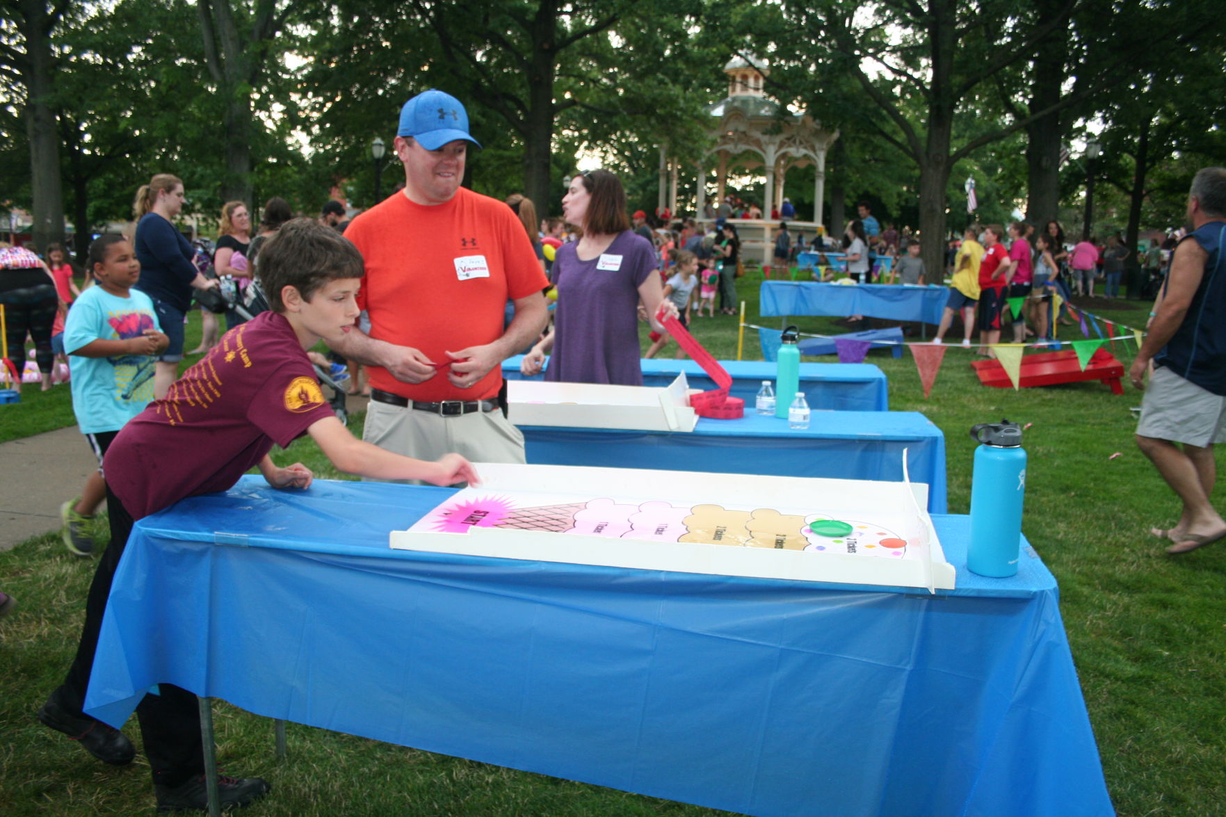 Light showers don't deter Sundaes on Thursday - Medina Post